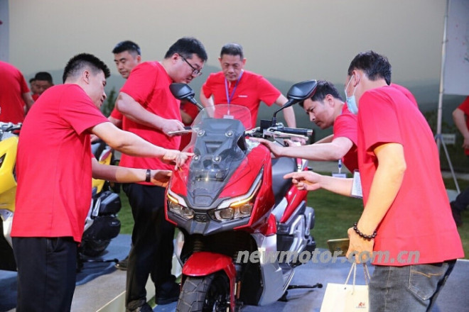 Xe tay ga Dayang ADV150 và Dayang ADV350 ra mắt, giá từ 56,7 triệu đồng