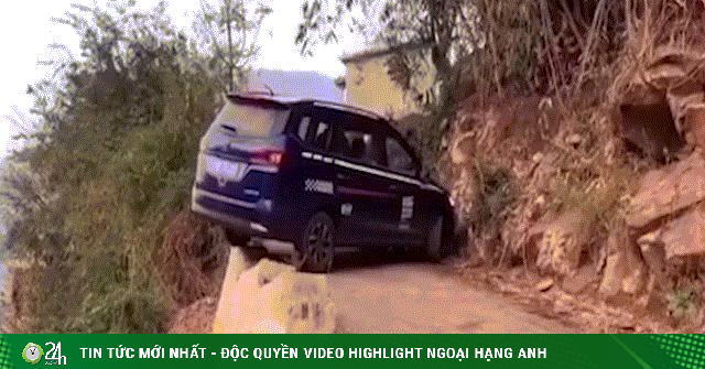 Clip: Nín thở xem tài xế quay xe