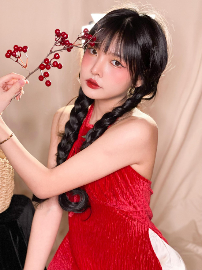 TikToker Kiều Thanh gây "đốn tim" bởi 2 concept chụp ảnh Tết tại gia