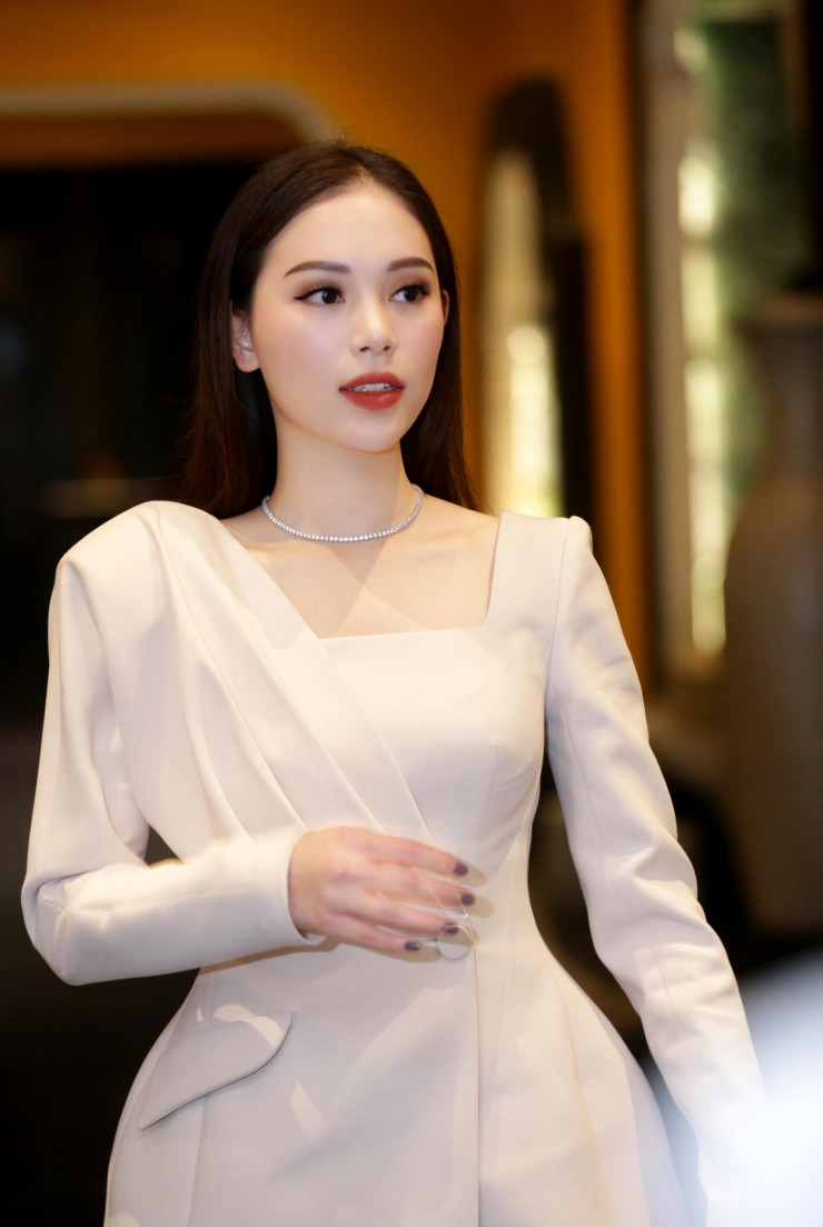 Linh Rin: Lúc nhỏ, tôi bị bạn bè xa lánh vì nghĩ tôi bạch tạng