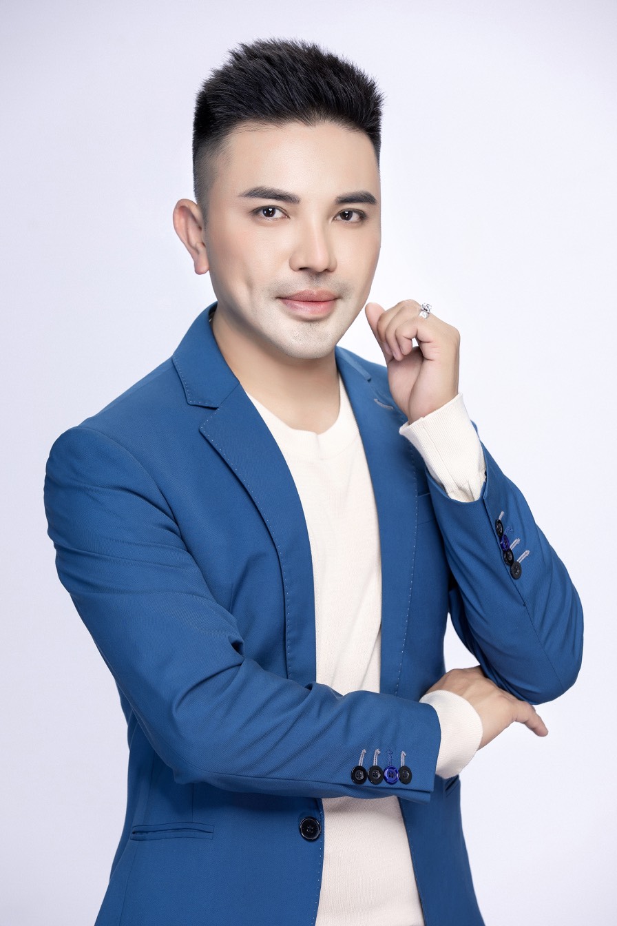 CEO Kevin Nguyễn chia sẻ bí quyết làm đẹp cùng Nguyễn Hồng Nhung.