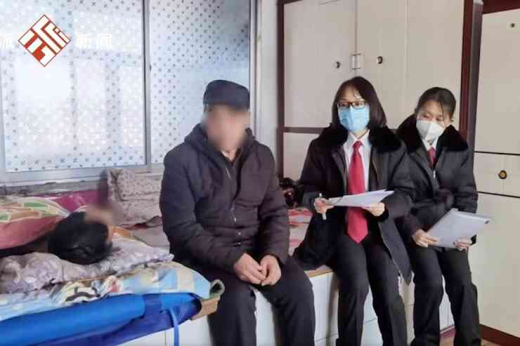 Con trai sống thực vật, bố mẹ giúp nộp đơn ly dị vợ khiến dân mạng ...