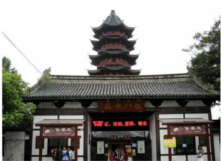 Đi bắt chim vô tình phát hiện kho báu khủng bên trong tháp cổ