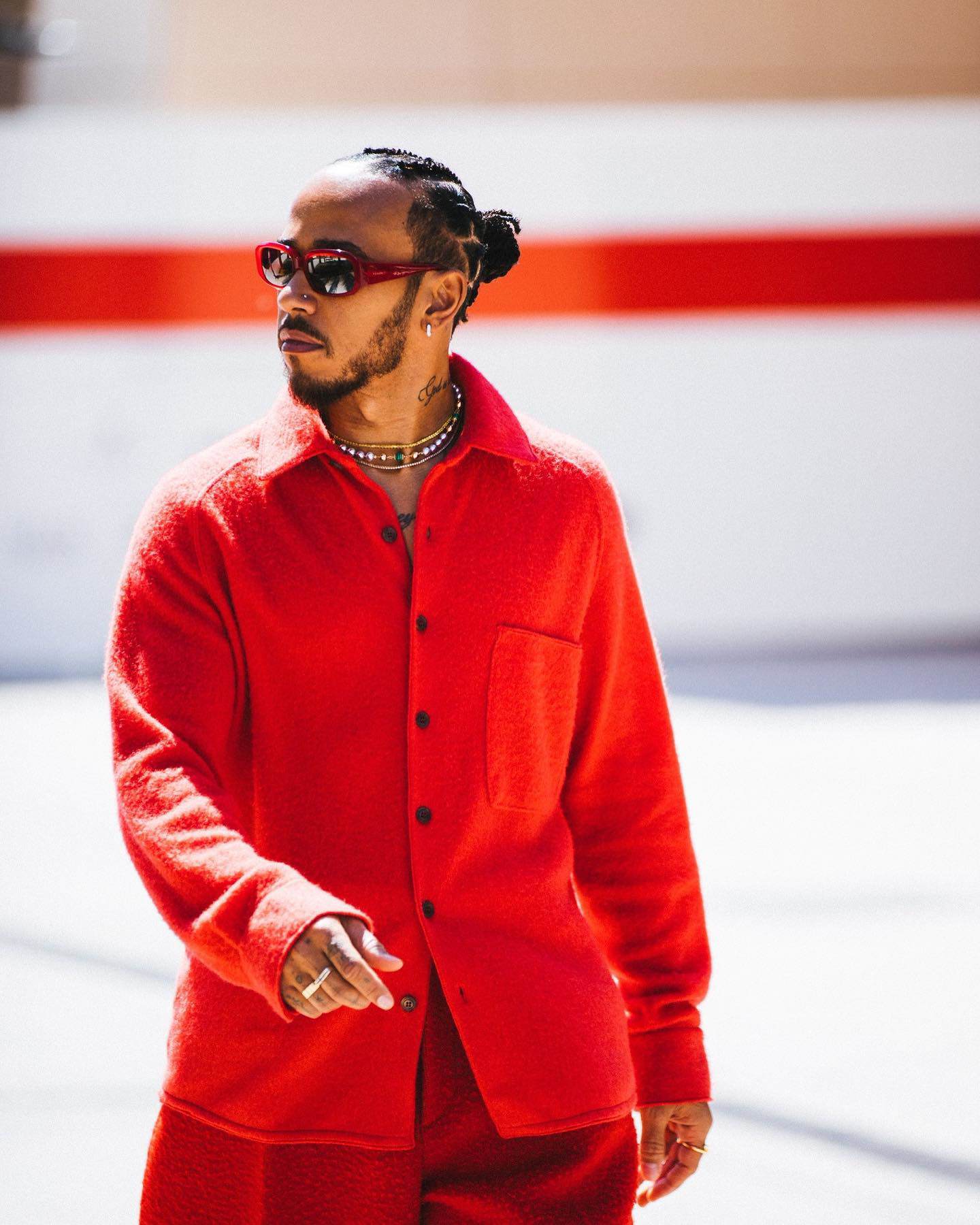 Làm thế nào để có vẻ sành điệu của tay đua F1 Lewis Hamilton mà không ...