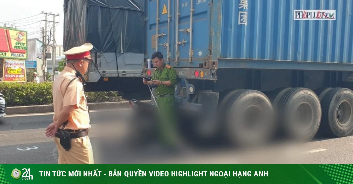 Video: Chạy xe máy tông vào đuôi container, người đàn ông tử vong