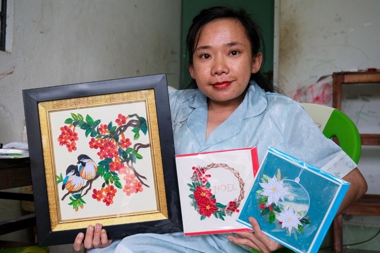 Người phụ nữ tý hon khởi nghiệp bằng tranh giấy xoắn