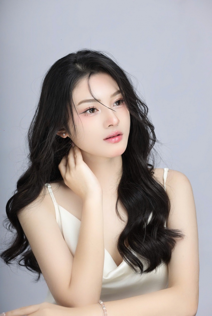 Hành trình từ cô gái xứ Nghệ đến ngôi vị Hoa khôi 'UEB Charming 2024'