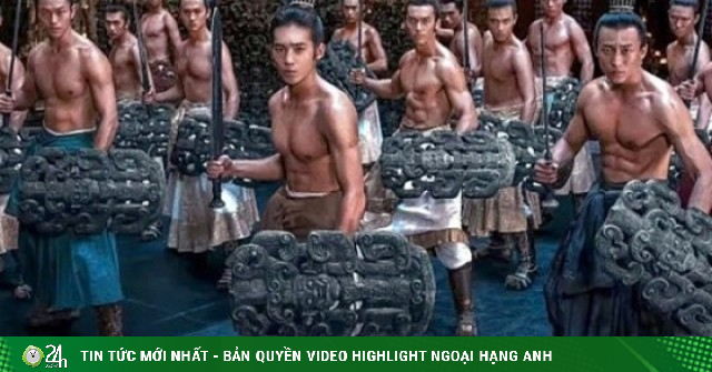 Dàn 'tráng sĩ Phong Thần' diễn điệu múa rắn