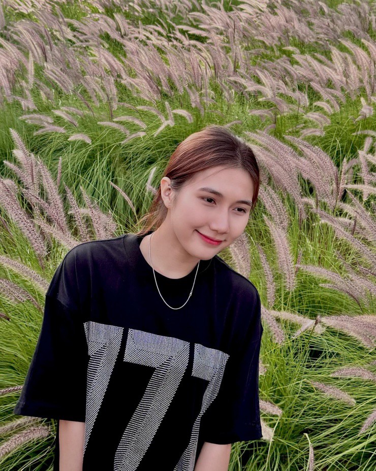 Ngắm vẻ đẹp vạn người mê của chân dài bóng chuyền 19 tuổi Lan Vy