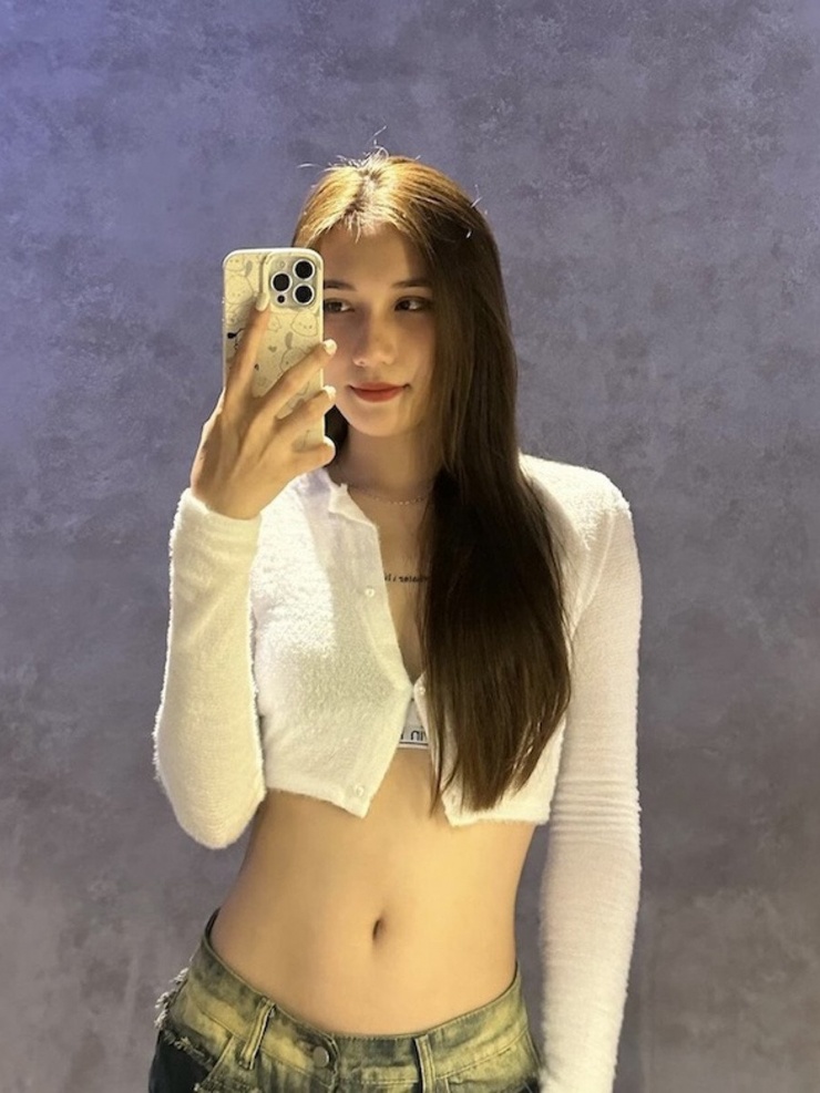 Ngắm vẻ đẹp vạn người mê của chân dài bóng chuyền 19 tuổi Lan Vy