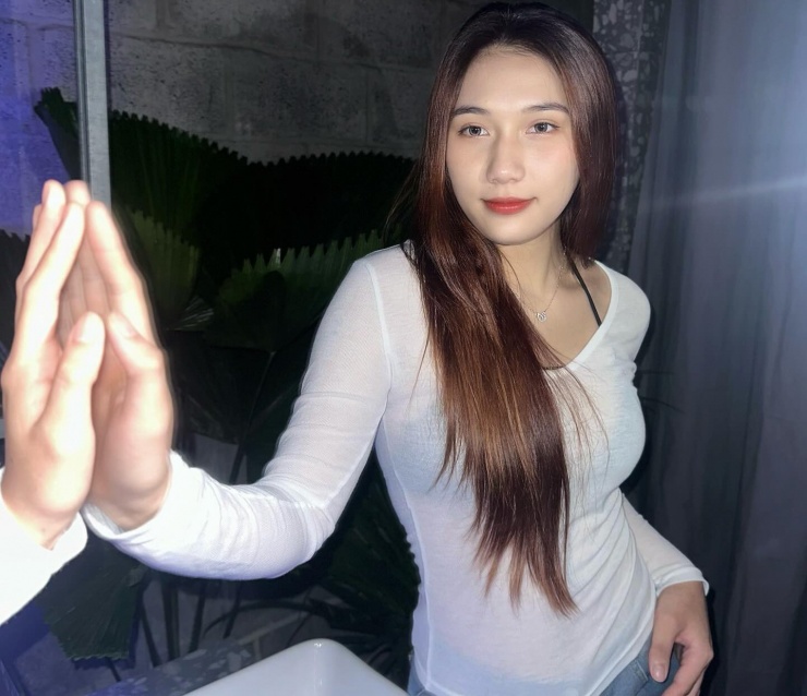 Ngắm vẻ đẹp vạn người mê của chân dài bóng chuyền 19 tuổi Lan Vy