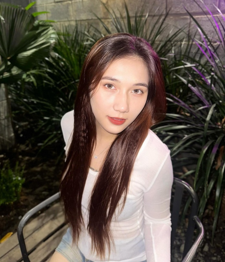 Ngắm vẻ đẹp vạn người mê của chân dài bóng chuyền 19 tuổi Lan Vy