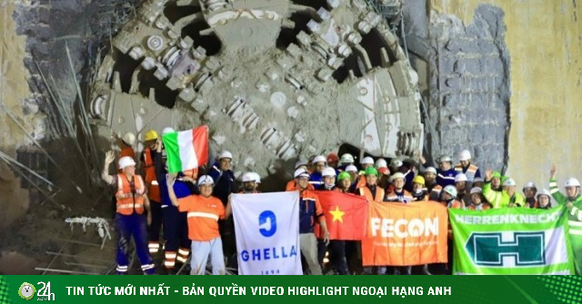 Khoảnh khắc robot TBM 'Thần tốc' xuyên lòng đất tiến vào ga S10-Cát Linh