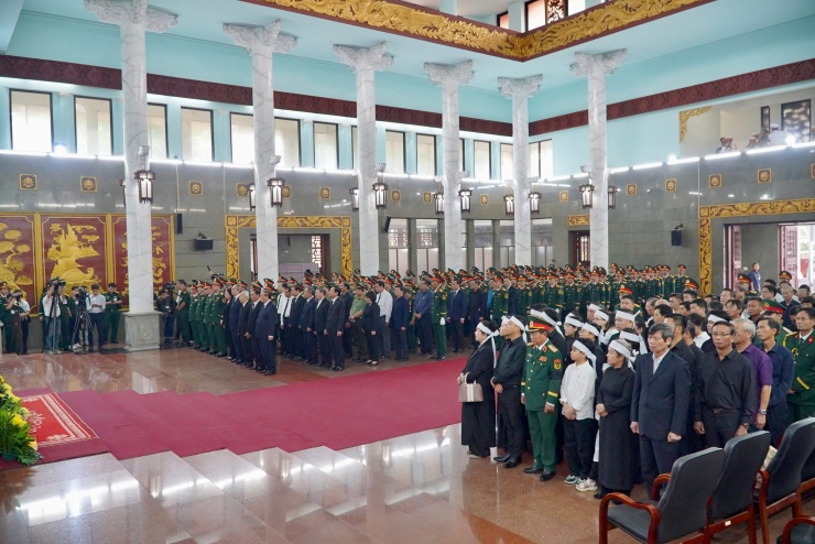Tiễn đưa Đại tướng, Anh hùng LLVT nhân dân Lê Văn Dũng về quê nhà