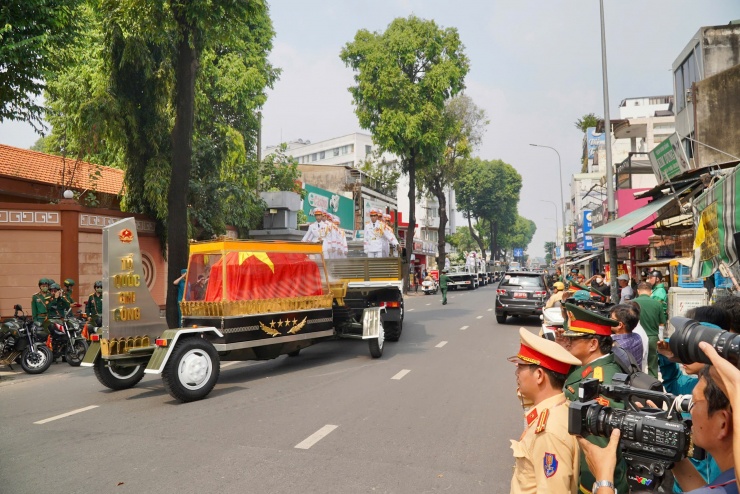 Tiễn đưa Đại tướng, Anh hùng LLVT nhân dân Lê Văn Dũng về quê nhà