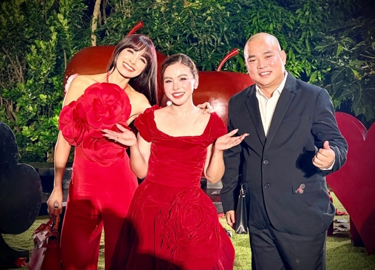 Dàn sao dự đám cưới ca sĩ 'Bốn chữ lắm'