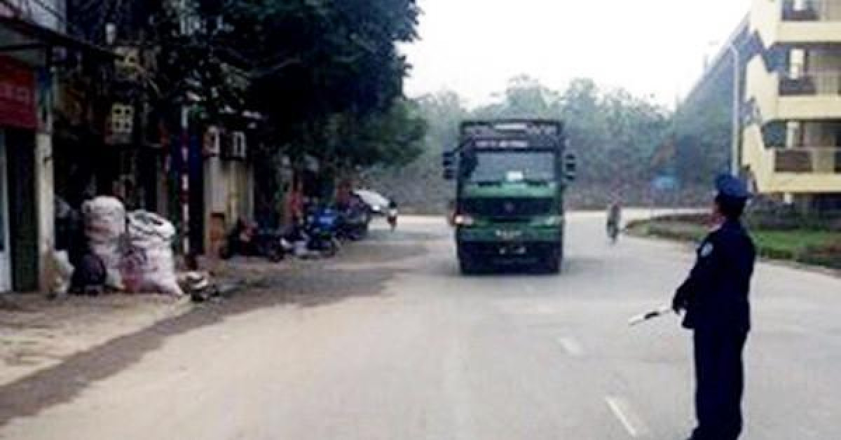 Vụ "logo xe vua", 80 CSGT, Thanh tra giao thông bị "tố" nhận hối lộ