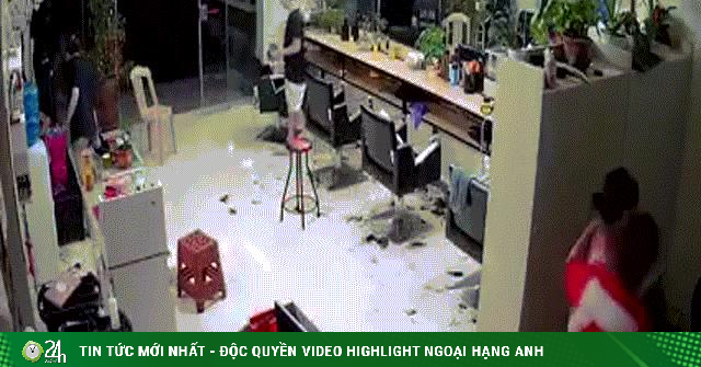 Video Lén Lút ôm Nhau Sau Tủ đồ Cặp đôi Gặp Sự Cố Nhớ đời Chỉ Muốn độn Thổ