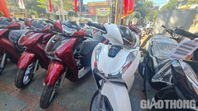 Honda SH 2021 tiếp tục tăng giá, chưa có dấu hiệu hạ nhiệt