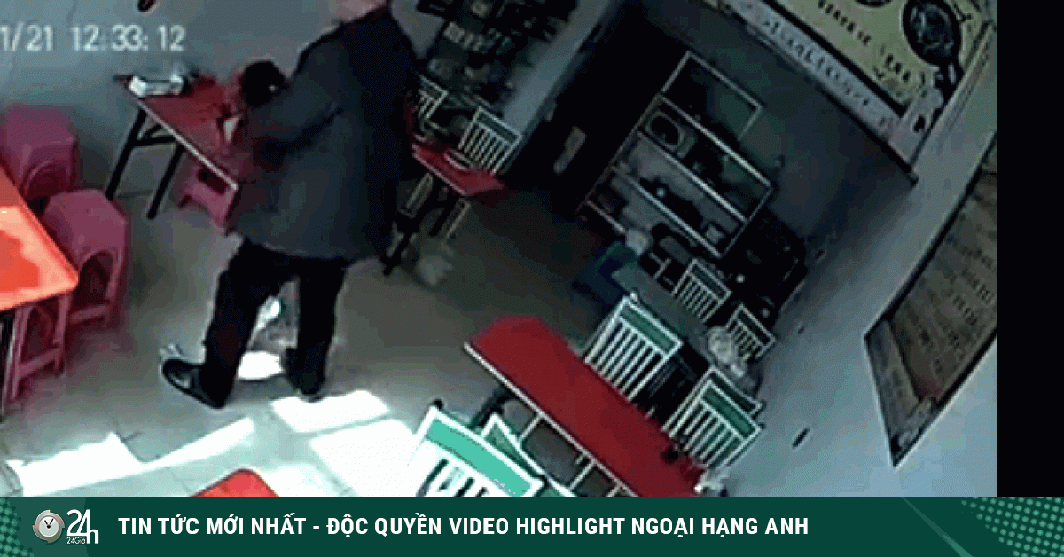 Clip: Trâu "điên" truy đuổi, húc văng người phụ nữ trong quán ăn