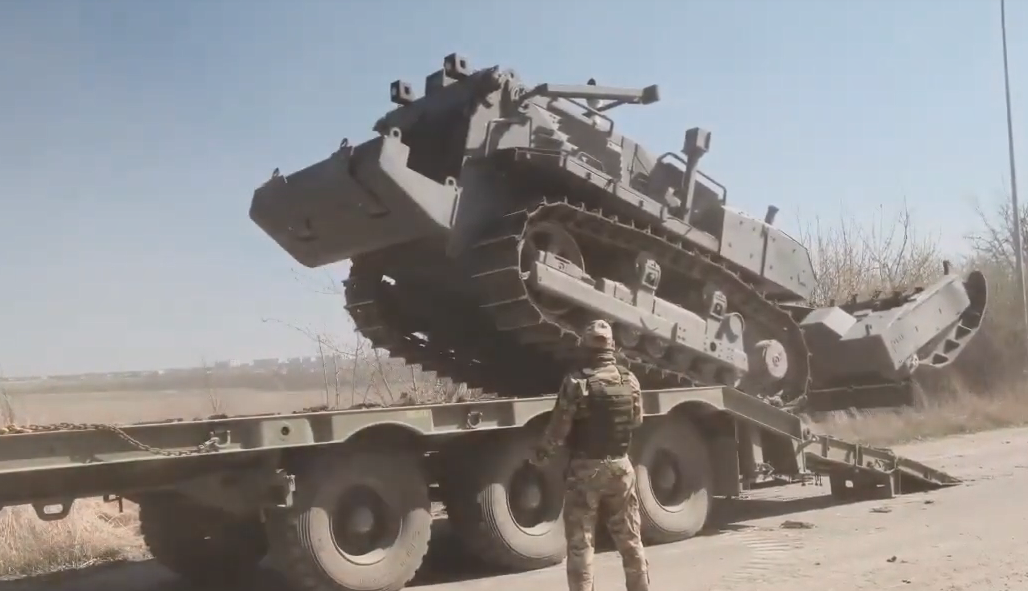 Stalker: Robot mới của Nga nặng 30 tấn chuyên rà phá bom mìn hiện đại ...