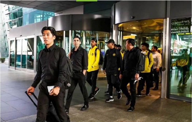 Đối thủ của Việt Nam quá yếu, cầu thủ Malaysia bị bắt tập tạ nặng