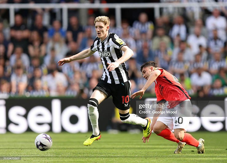 Tin mới nhất bóng đá tối 15/5: Chelsea vẫn kiếm được từ Eden Hazard