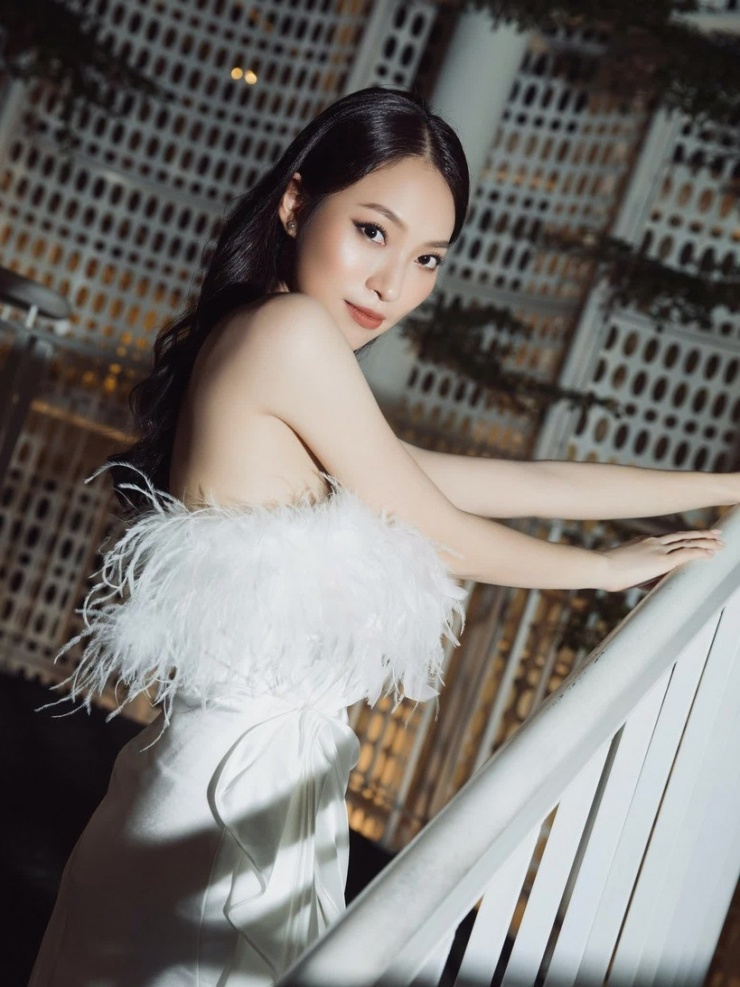 Khánh Vy sau 8 năm "bắn" 7 thứ tiếng: Nhan sắc thăng hạng, học vấn đỉnh cao