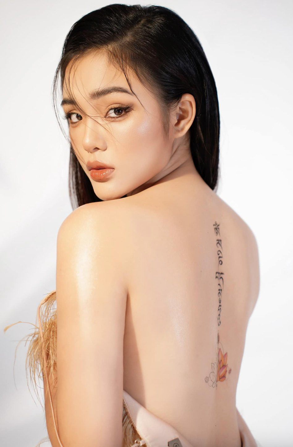 Yeye Nhật Hạ quá khứ nặng 87kg, chỉnh sửa 2 lần để đẹp hơn