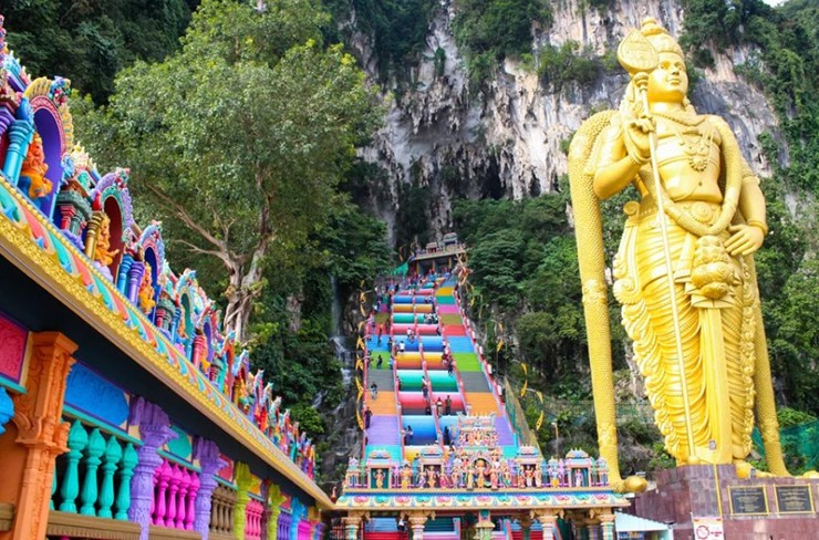 Khám phá hang động Batu hùng vĩ