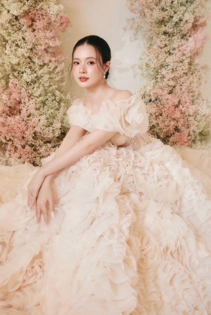 Midu diện váy 860 triệu đồng chụp ảnh cưới
