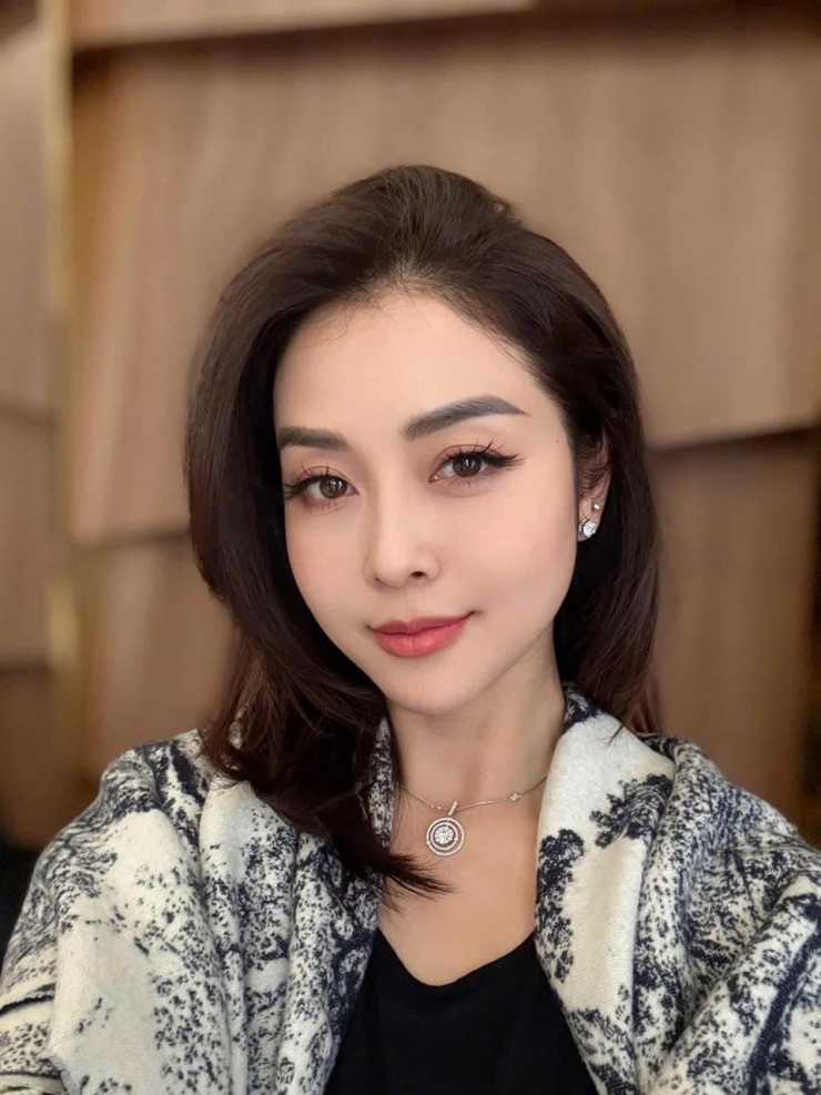 Không phải kim cương, Jennifer Phạm đeo món trang sức quý hiếm mà Phạm Băng Băng thường sử dụng