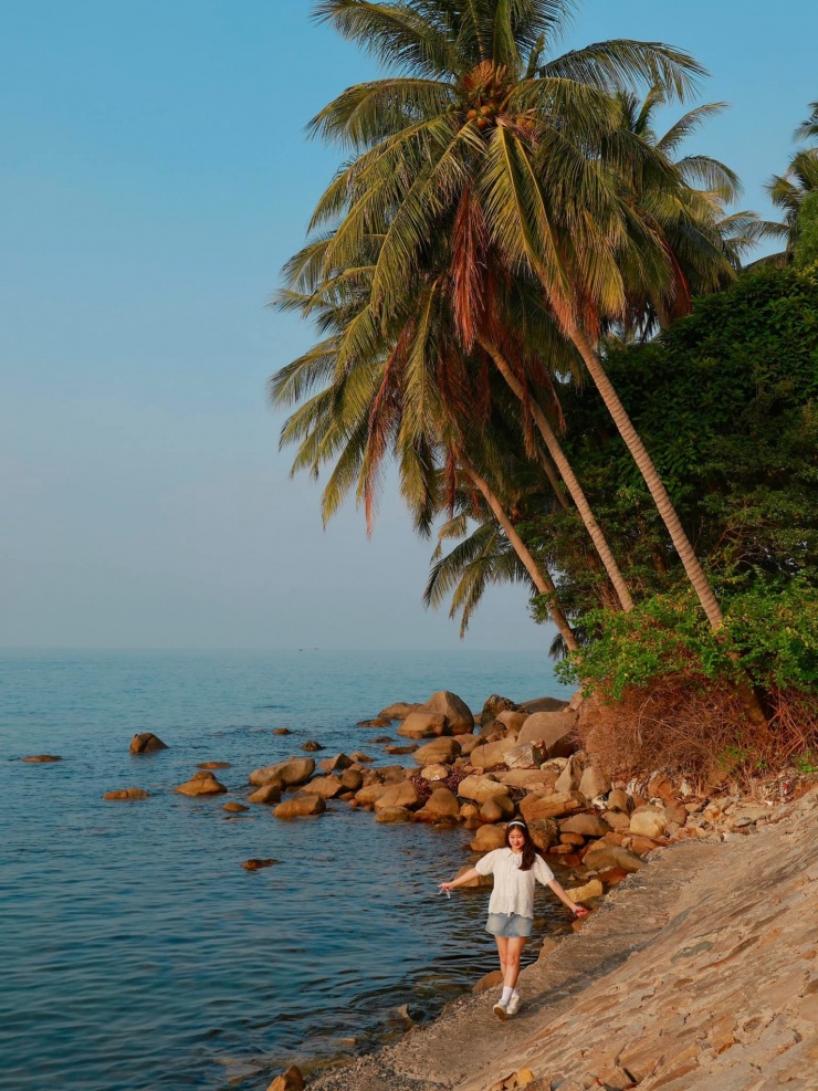 "Chill phết" cung đường biển Nam Du - Hòn Sơn lúc hoàng hôn