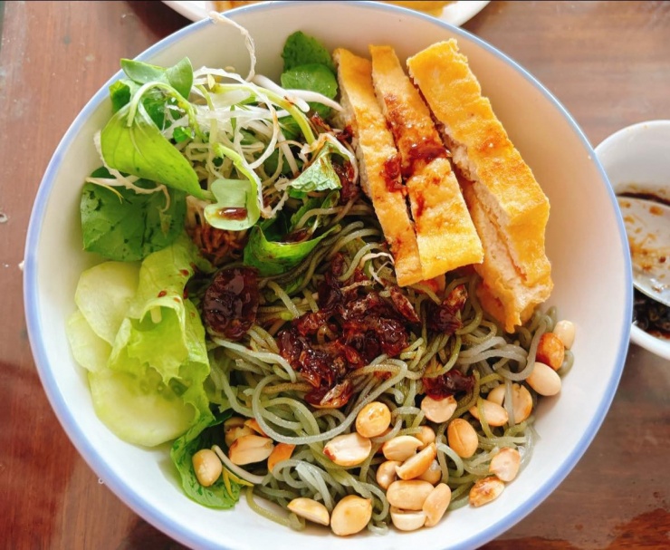 Đặc sản kỳ lạ ở Đà Nẵng trông như bún, ăn thanh mát, giòn ngon giống ...