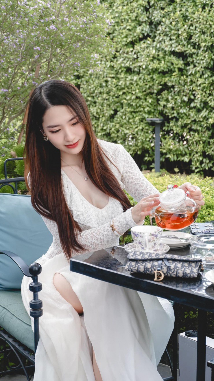 Hot girl Nóng cùng World Cup hóa "người đẹp pickleball” cuốn hút