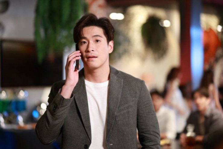 Anh rể vào khách sạn với người phụ nữ lớn tuổi, lúc sau, tôi nhận được ...