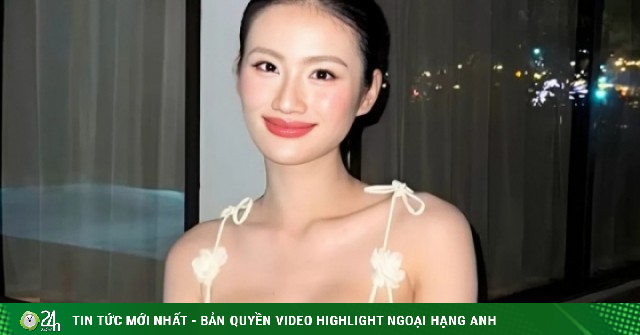 Hoa hậu Ý Nhi khoe body với bikini khoét hông cao