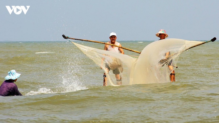 Khám phá "vũ điệu" cà kheo trên sóng của ngư dân vùng biển Thịnh Long ...