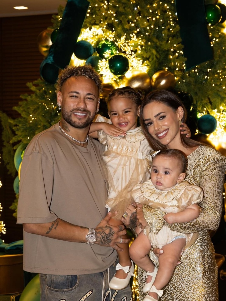 Sắc vóc bạn gái Neymar