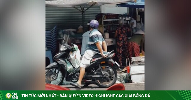 Clip: Dễ thương khoảnh khắc người chồng lấy áo che yên xe cho vợ giữa ...