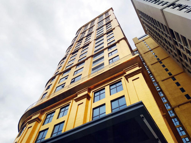 Hà Nội: Tòa nhà dát vàng 24k đẹp lung linh nhưng người dân không dám ...