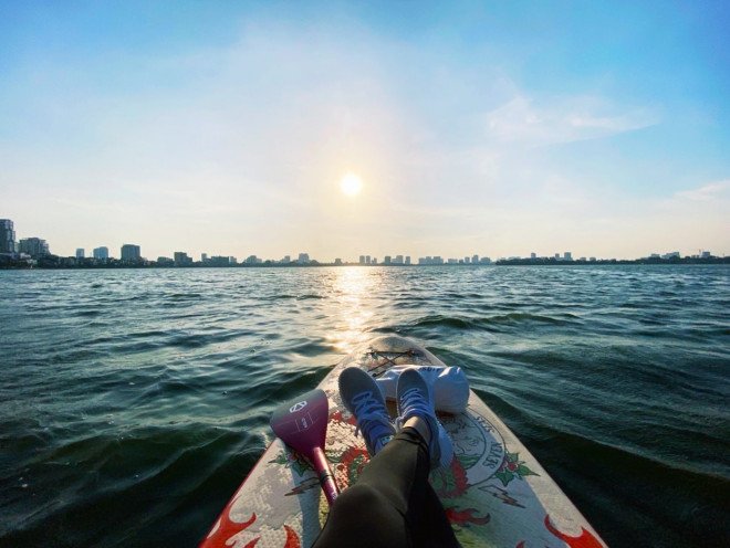 Hà Nội: Chèo thuyền SUP Hồ Tây không mới nhưng lạ, bạn đã thử chưa?