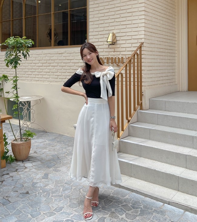 10 set đồ công sở không điểm trừ với chân váy trắng