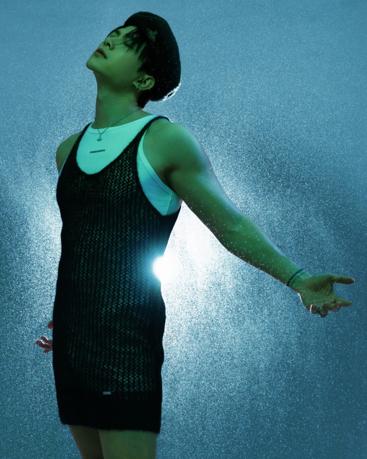 Anh Tú Atus mặc váy bó, corset