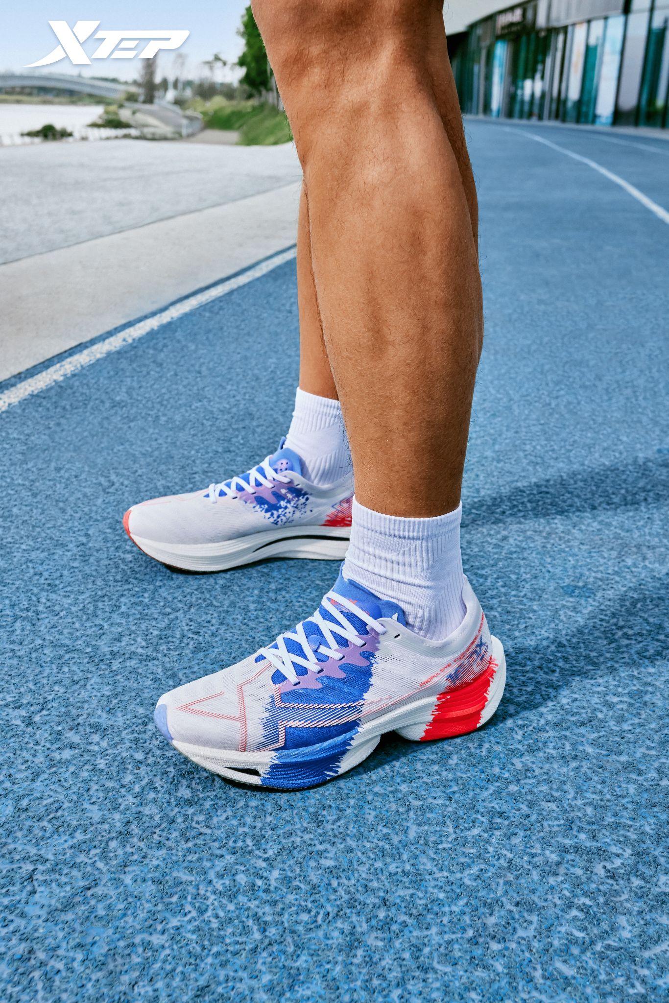 Thương hiệu thời trang thể thao Xtep ra mắt giày chạy phiên bản Olympic ...