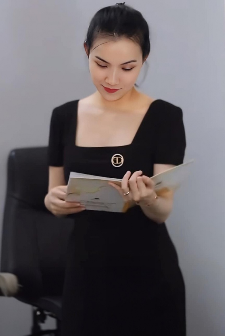 Thời trang đi làm không trùng lặp của hoa hậu Thùy Lâm