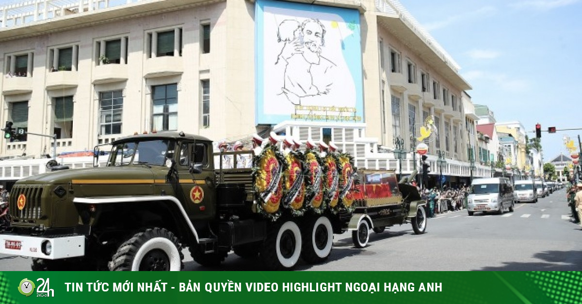 Linh xa chở linh cữu Tổng Bí thư Nguyễn Phú Trọng trên phố Hà Nội