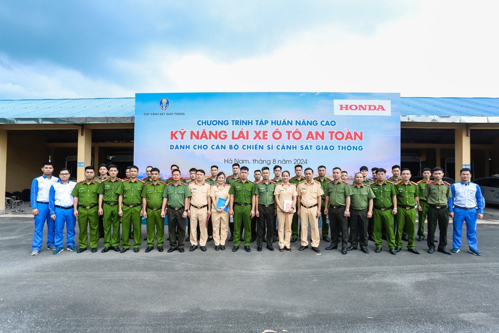 Honda Việt Nam khởi động chương trình tập huấn kỹ năng lái xe an toàn cho CBCS CSGT năm 2024