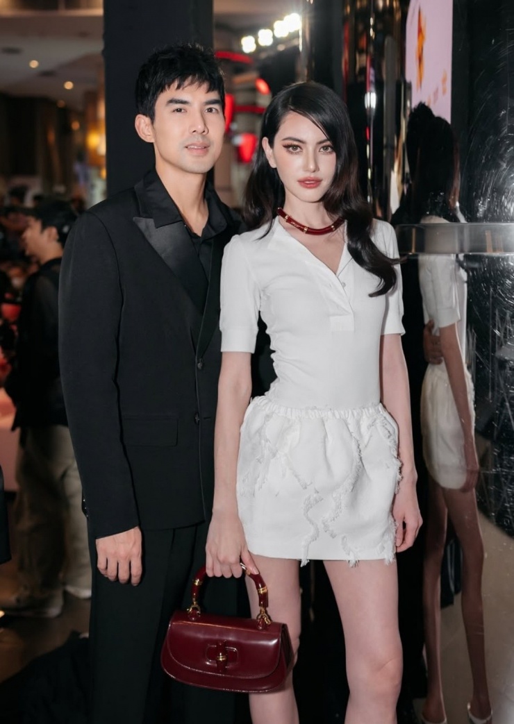 Gu mặc sánh đôi của Mai Davika và vị hôn phu