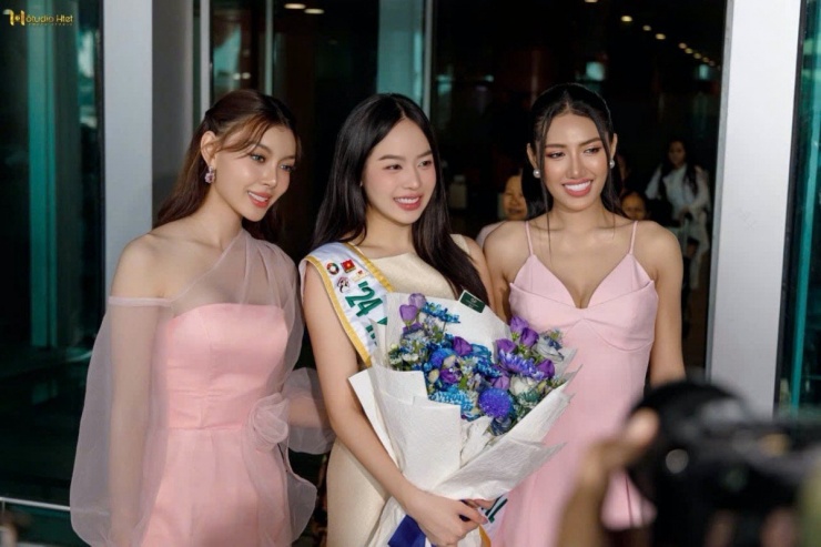 Hoa hậu Thanh Thủy đọ sắc cùng người đẹp "drama" Thae Su Nyein tại Myanmar